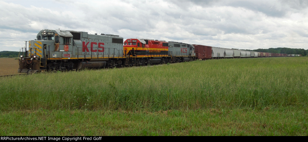 KCS 1912 Northbound rounding the curve at south Thrasher